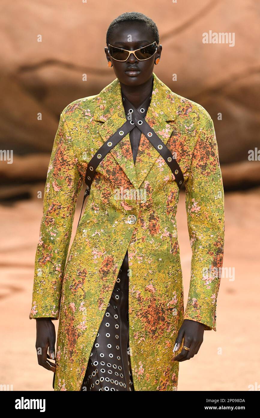 OFF-WHITE Fall-Winter 2023-2024 Runway during Paris Fashion Week on ...