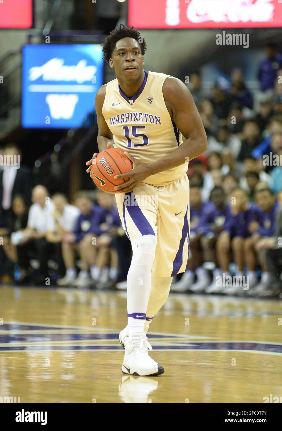 February 4, 2017: UW center Noah Dickerson (15) in action during a ...
