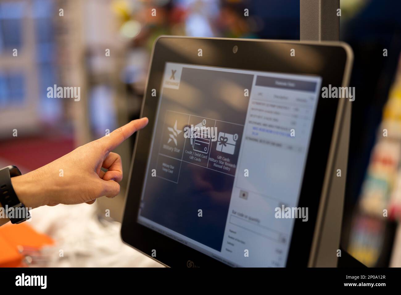 Self checkout stations hi-res stock photography and images - Alamy