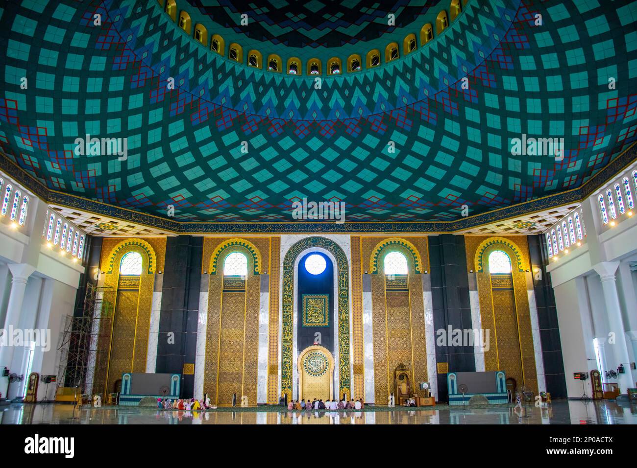 Surabaya Indonesia 25th Dec 2022: the hall of Al-Akbar Mosque ...
