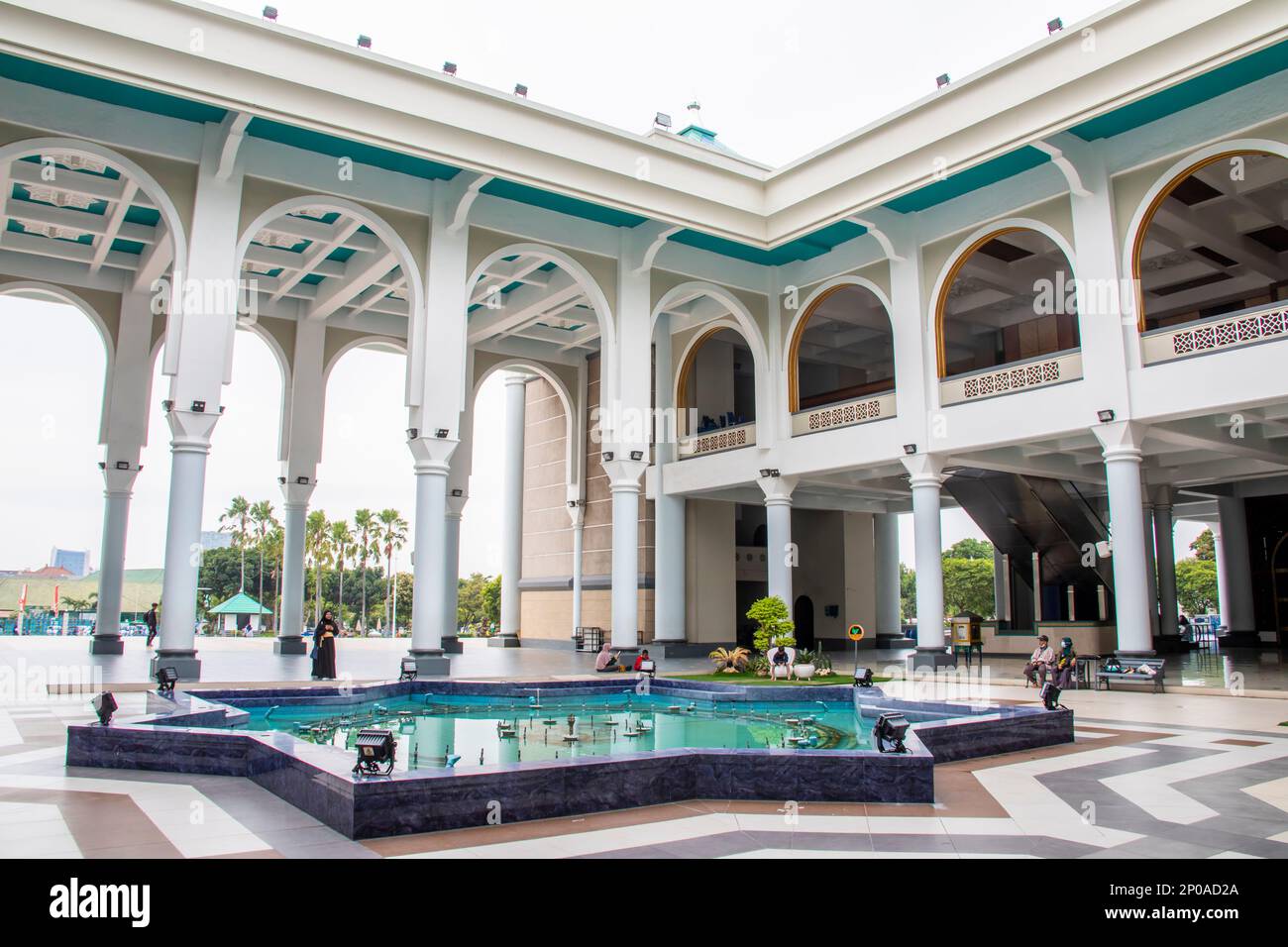 Surabaya Indonesia 25th Dec 2022: the view of Al-Akbar Mosque ...