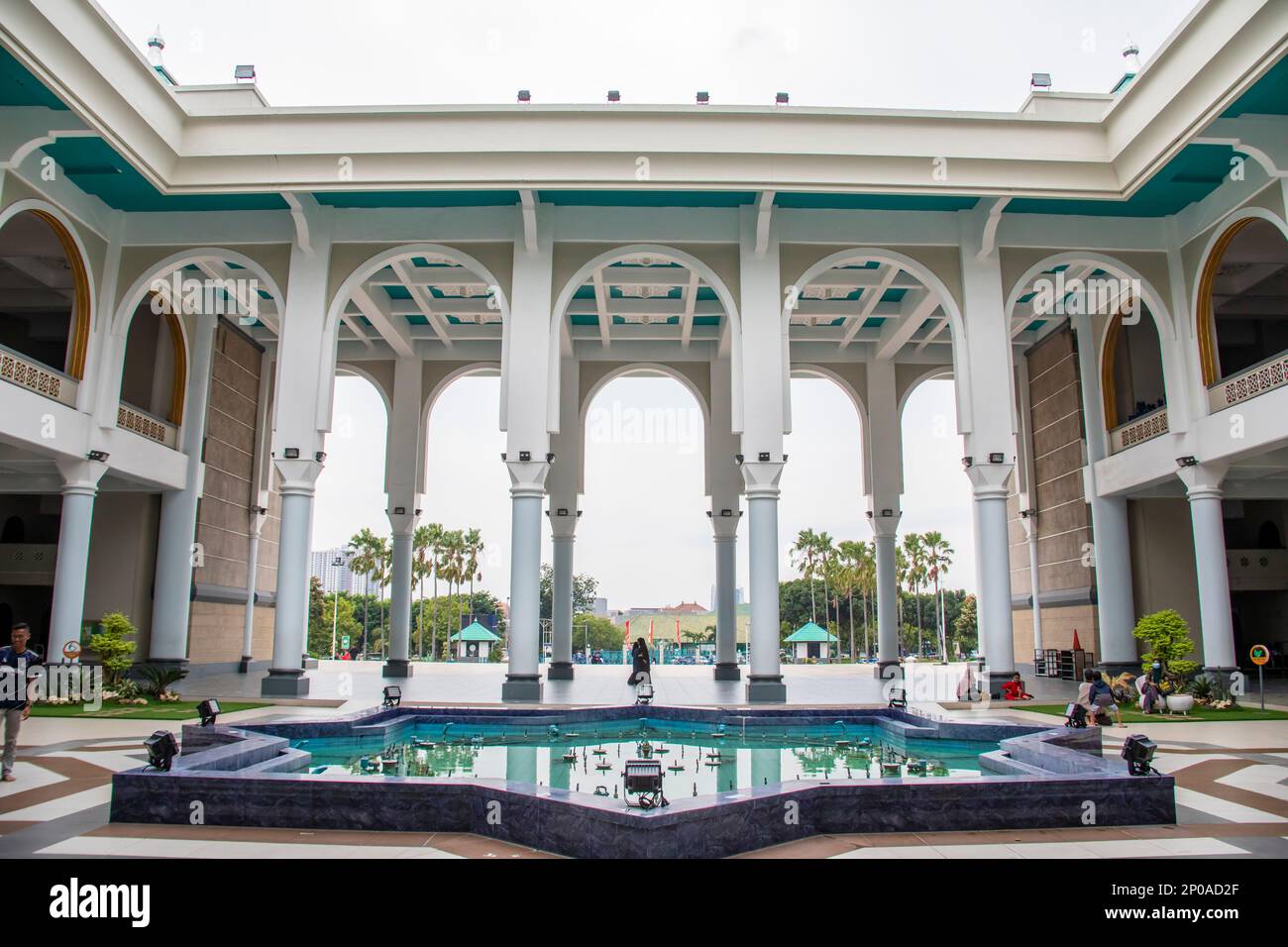 Surabaya Indonesia 25th Dec 2022: the view of Al-Akbar Mosque ...