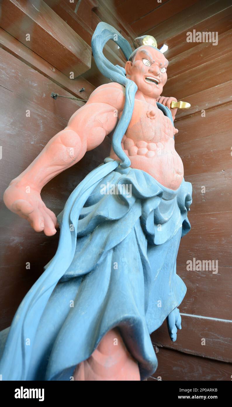 Temple guardian at the entrance to the Kōtoku-in temple in Kamakura ...