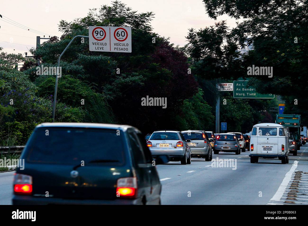 SP - Sao Paulo - 25/01/2017 - Aumento da velocidade nas marginais ...