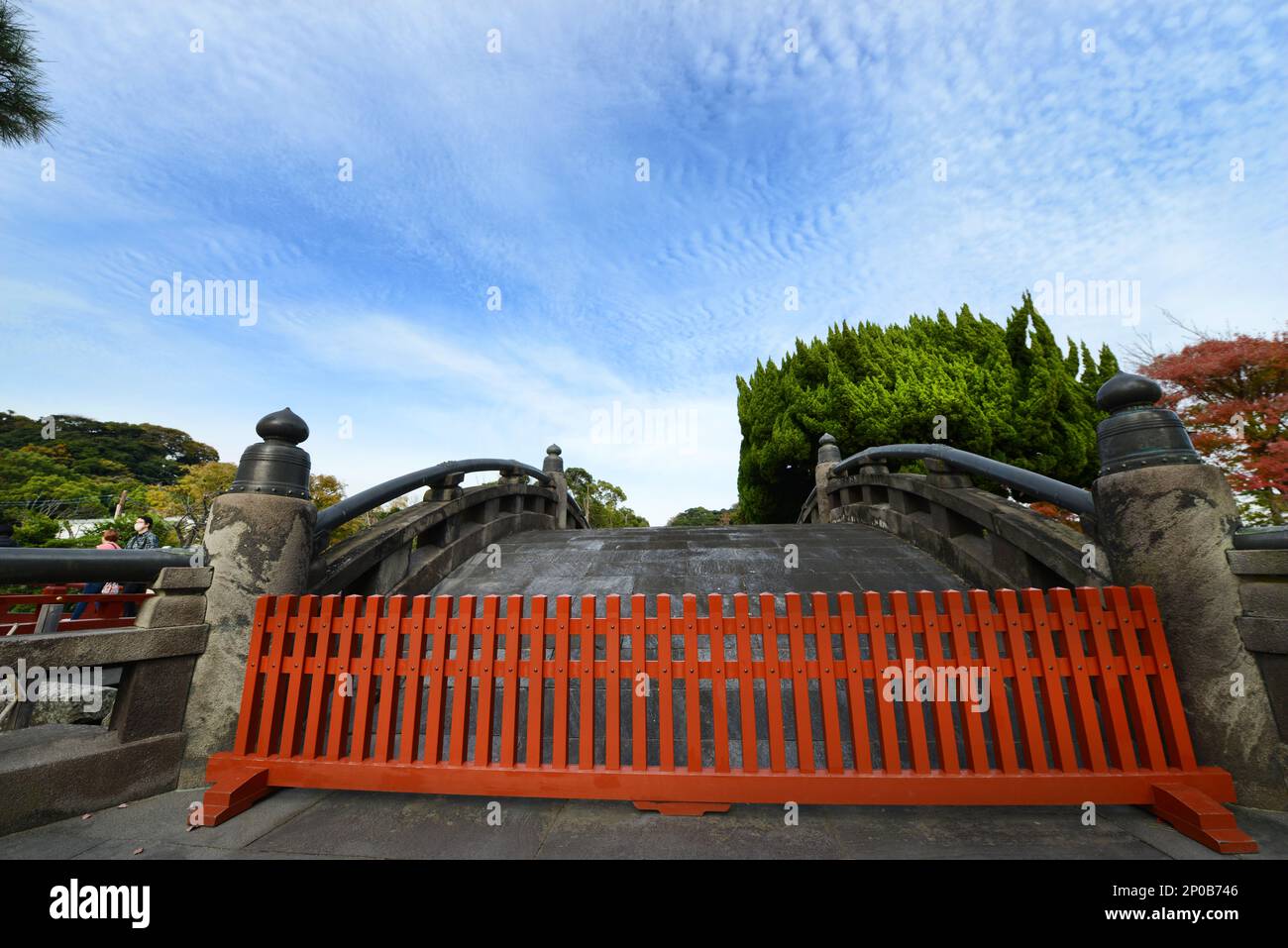 The iconic Arched stone bridge at the Tsurugaoka Hachimangū Shrine in ...