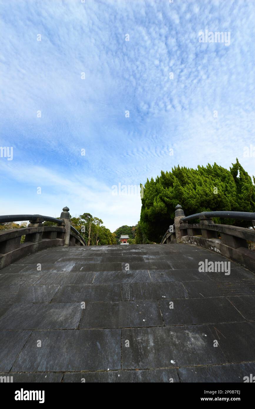The iconic Arched stone bridge at the Tsurugaoka Hachimangū Shrine in ...