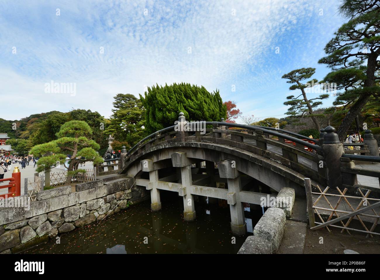 The iconic Arched stone bridge at the Tsurugaoka Hachimangū Shrine in ...