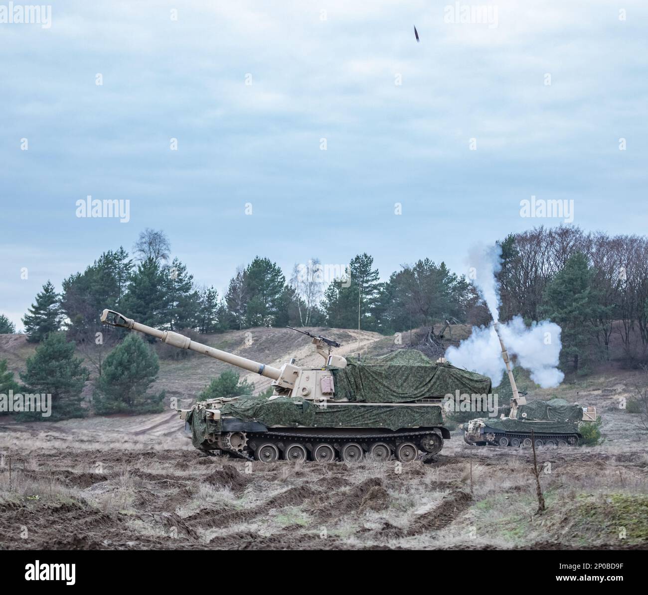 U.S. Soldiers assigned to 2nd Platoon, Bull Battery, 1st Battalion, 7th ...
