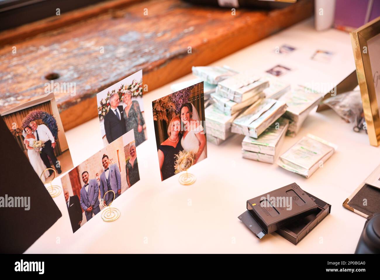 wedding invitation and welcome reception table Stock Photo - Alamy