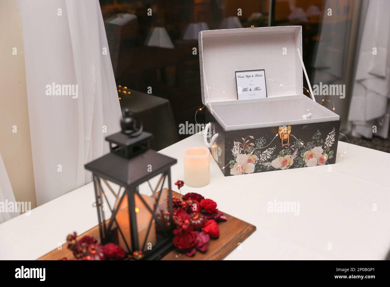 wedding invitation and welcome reception table Stock Photo - Alamy