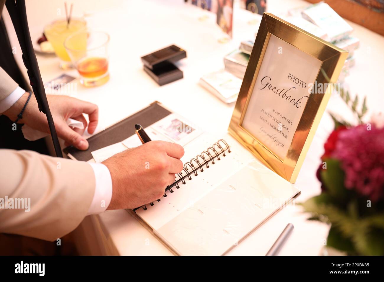 wedding invitation and welcome reception table Stock Photo - Alamy
