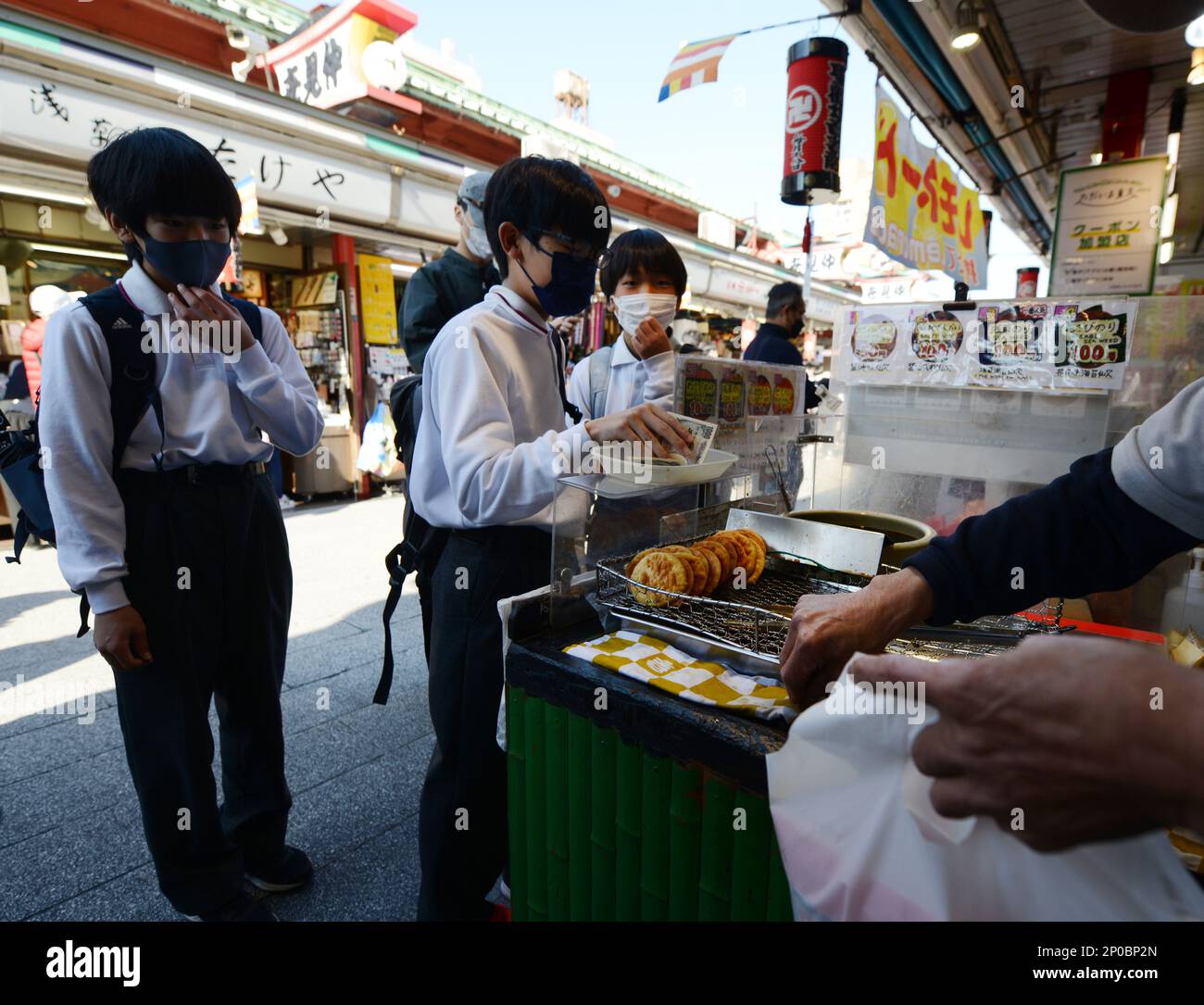 Nakamise-Dōri at the Sensō-ji temple in Asakusa, Tokyo, Japan Stock ...