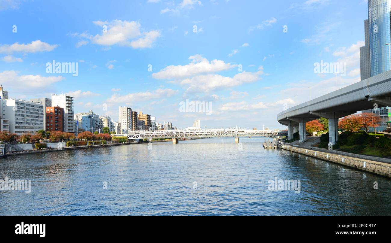 View of the Sumida river facing north from the Azuma Bridge in Tokyo ...