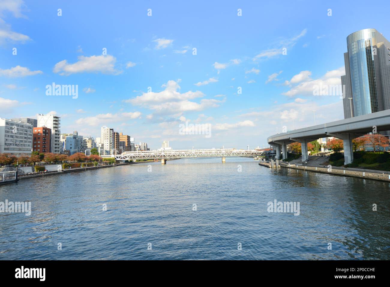 View of the Sumida river facing north from the Azuma Bridge in Tokyo ...