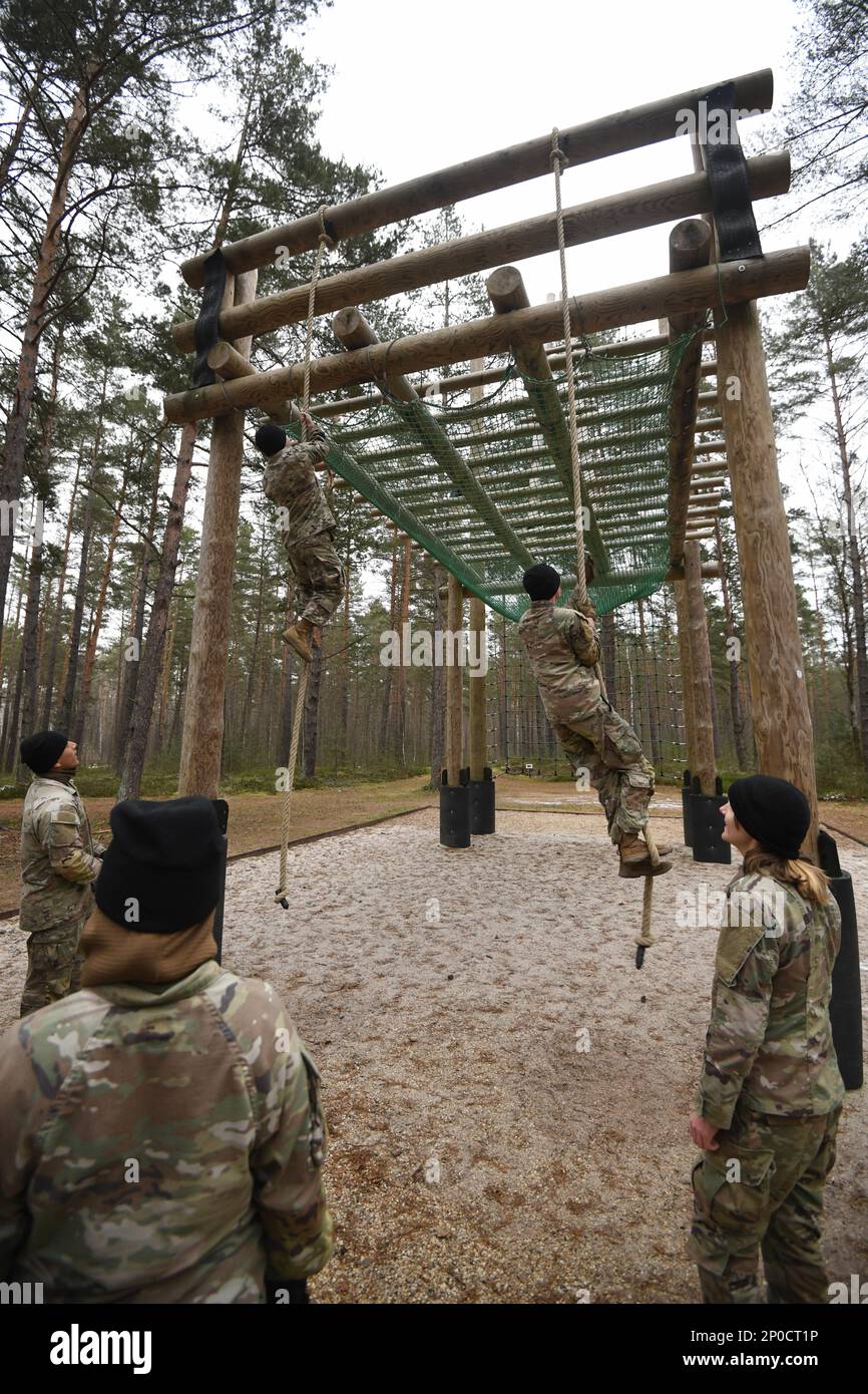 U.S. Soldiers assigned to Bravo Company, 307th Military Intelligence ...