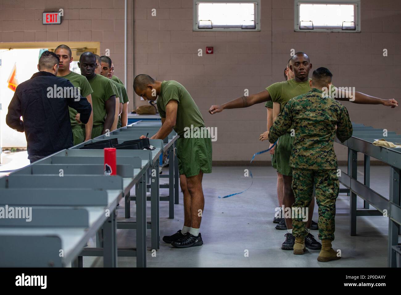 U.S. Marine Corps recruits with Mike Company, 3rd Recruit Training ...