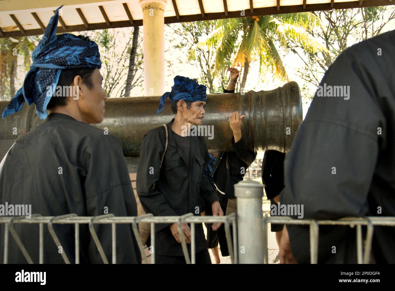 Men of the indigenous community of "Urang Kanekes"—popularly called ...