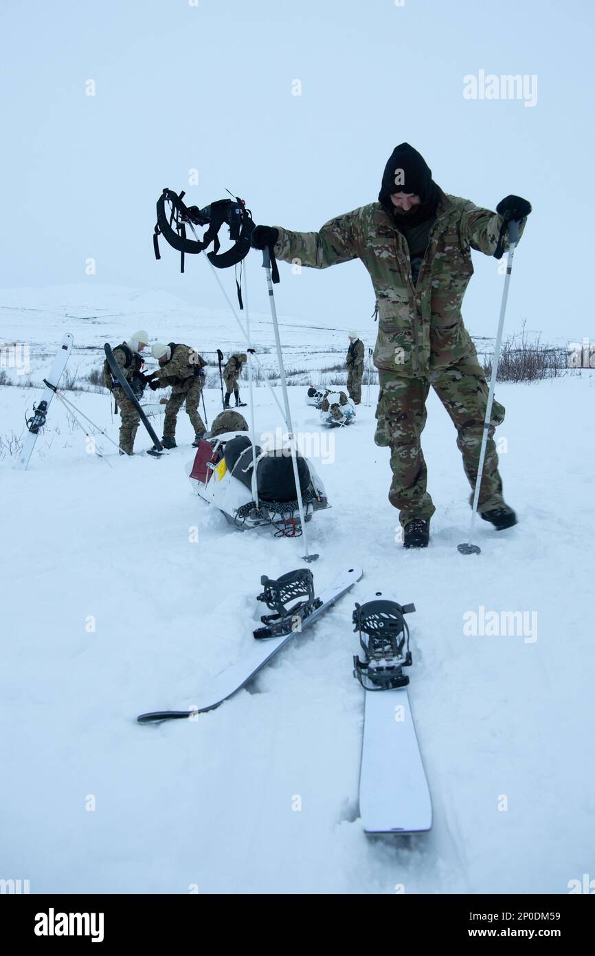 Cross country ski and denali hi-res stock photography and images - Alamy