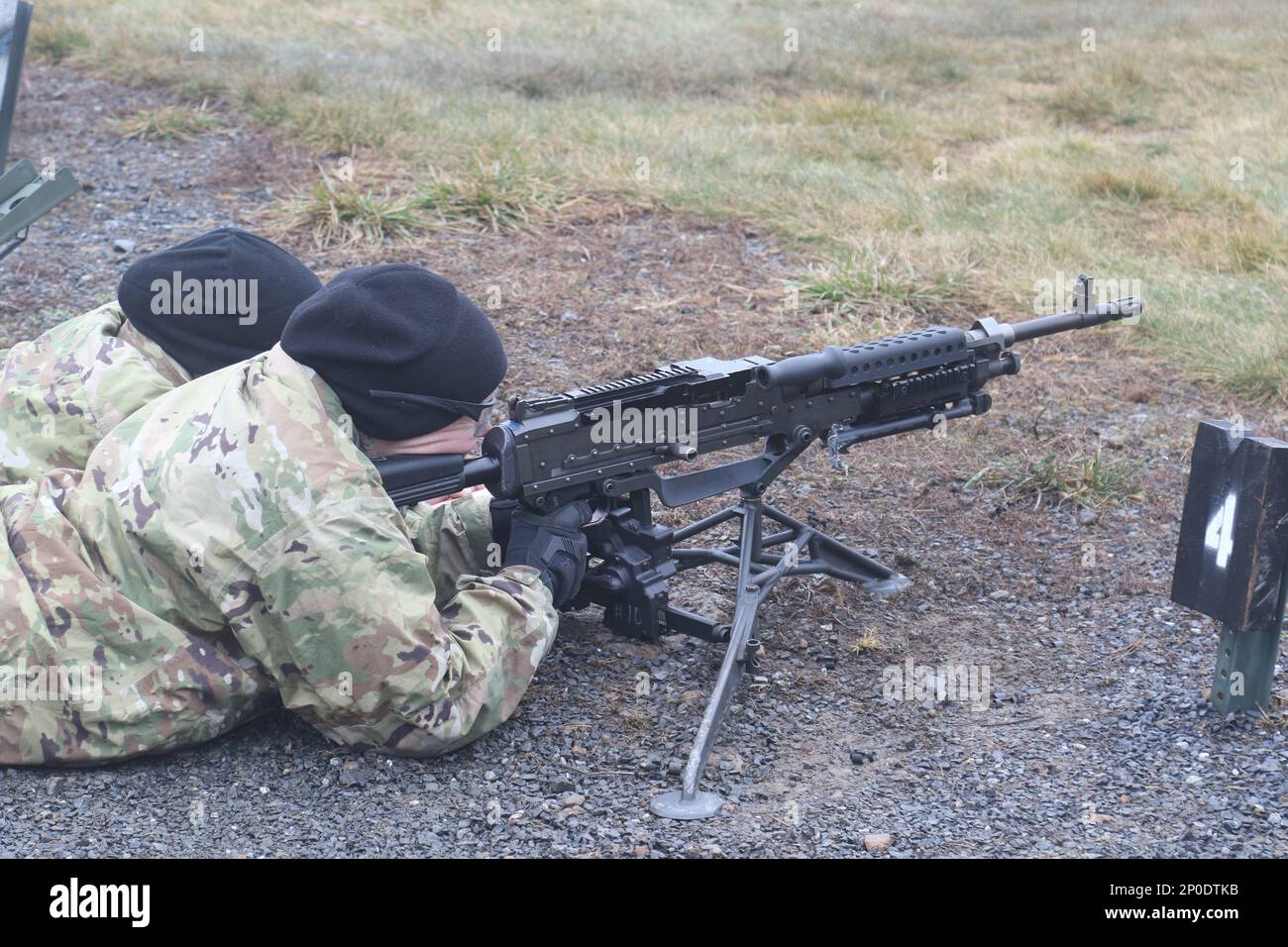 U.S. Soldiers with the Pennsylvania National Guard train with M240B ...