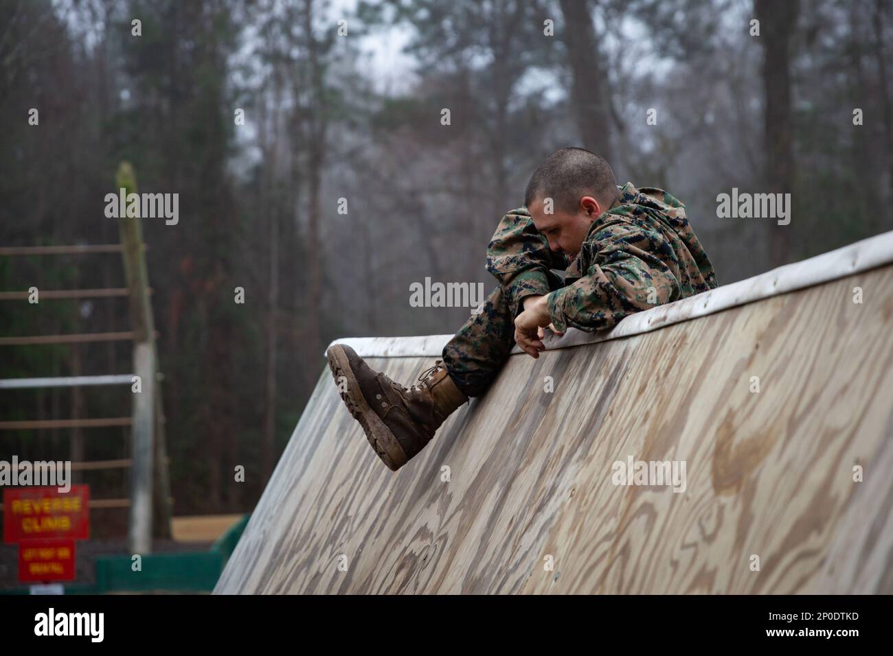 Recruits with Delta Company, 1st Recruit Training Battalion navigate ...
