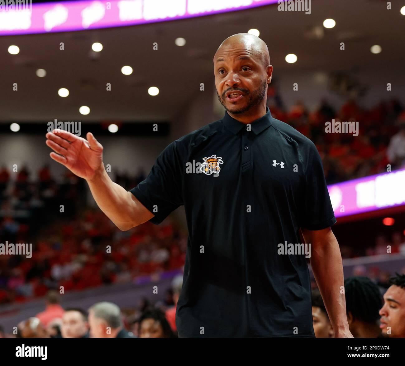 American college basketball coach hi-res stock photography and images ...