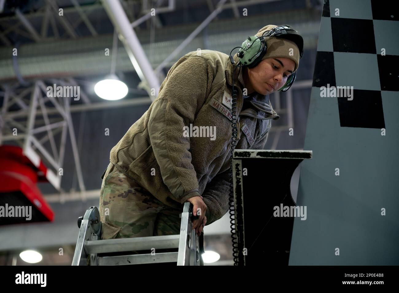 Night time aircraft inspection hi-res stock photography and images - Alamy