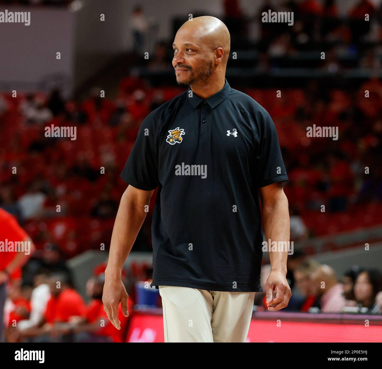 American college basketball coach hi-res stock photography and images ...