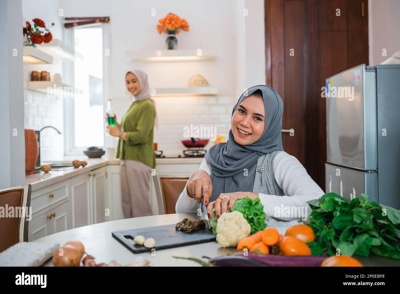 muslim woman cooking for dinner at friends home during ramadan Stock ...