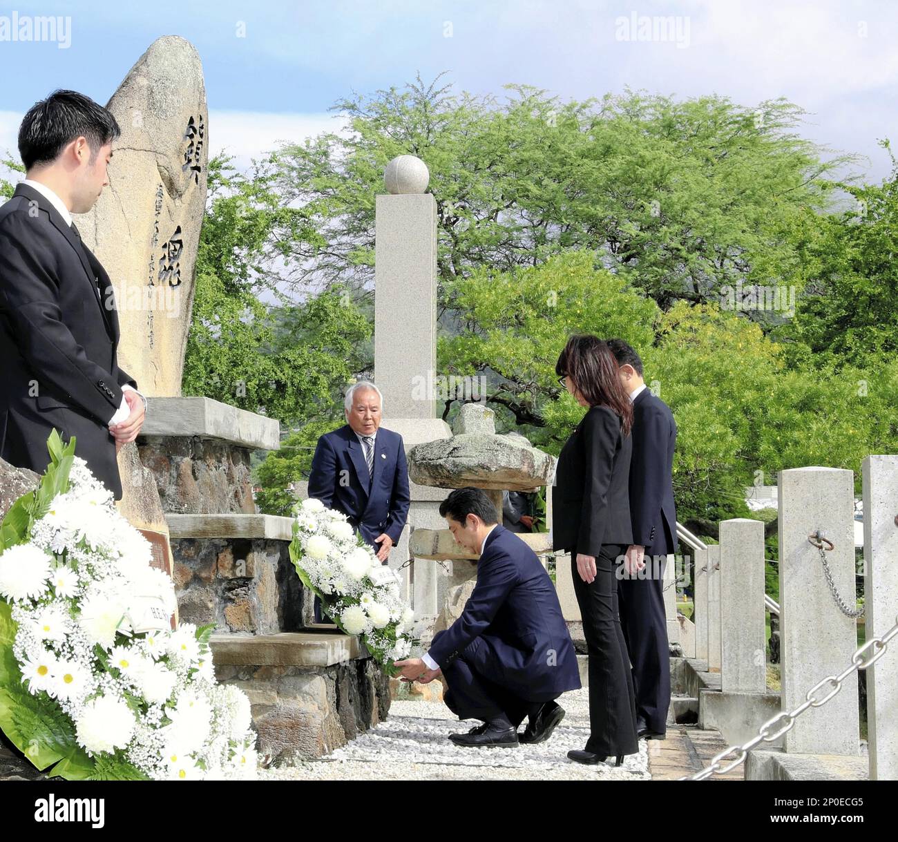 Japanese Prime Minister Shinzo Abe (C), and Foreign Minister Fumio ...
