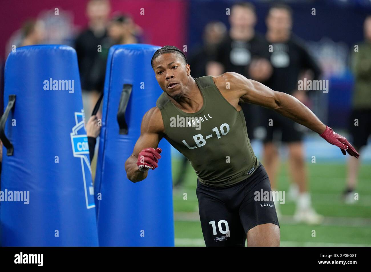 Washington State linebacker Daiyan Henley runs a drill at the NFL ...