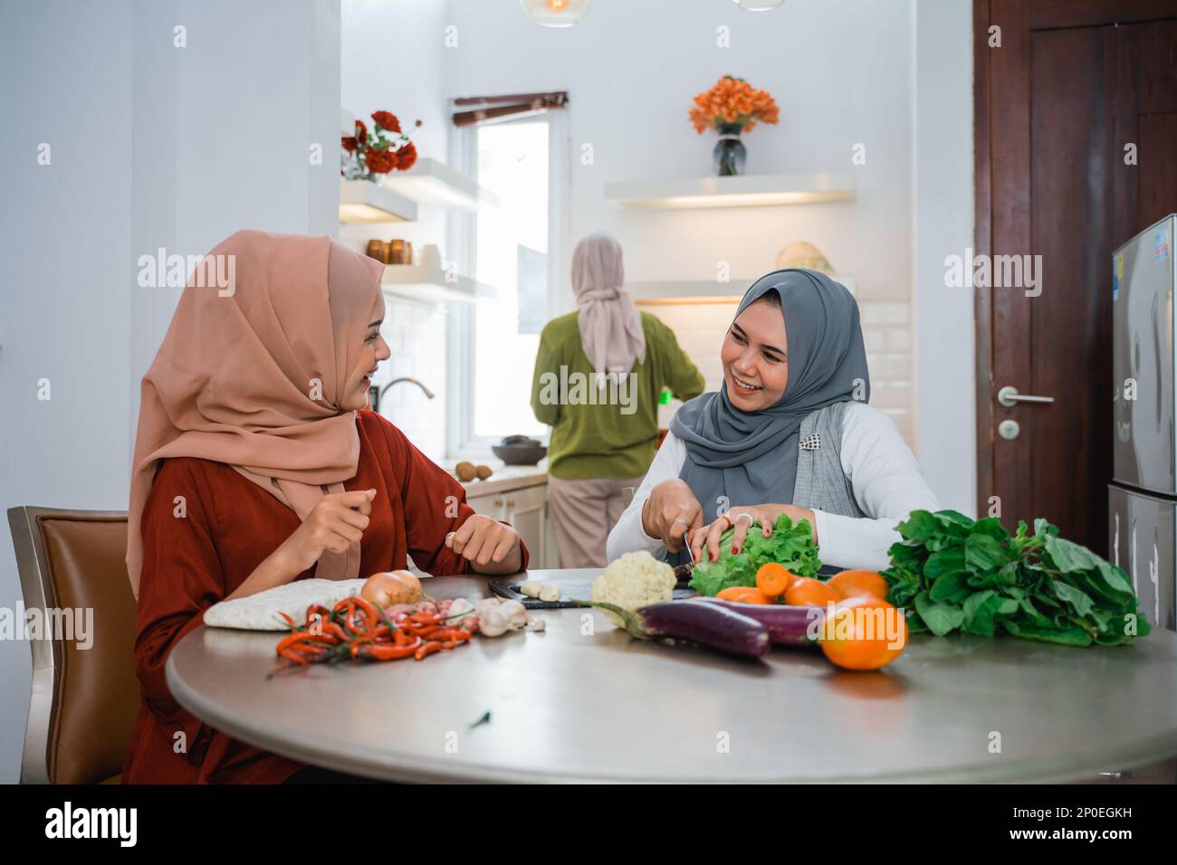 muslim woman cooking for dinner at friends home during ramadan Stock ...