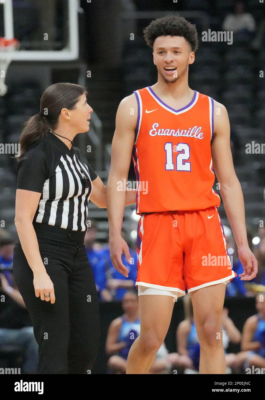 Amy bonner referee hi-res stock photography and images - Alamy