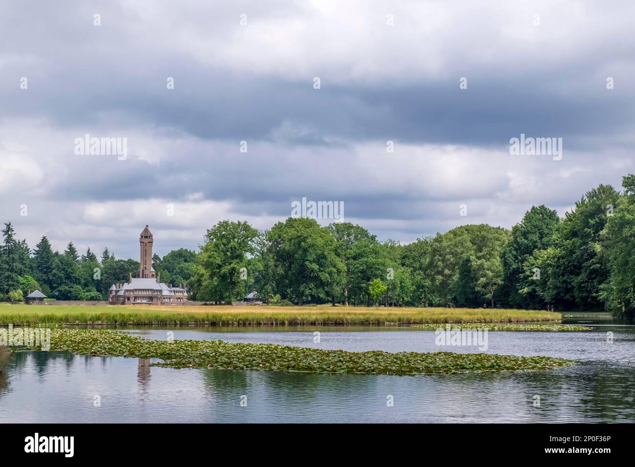 Hoge Veluwe-Jachthuis Sint Hubertus Stock Photo - Alamy