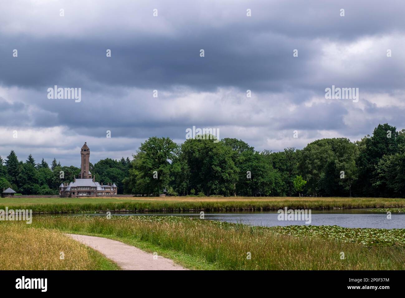 Hoge Veluwe-Jachthuis Sint Hubertus Stock Photo - Alamy