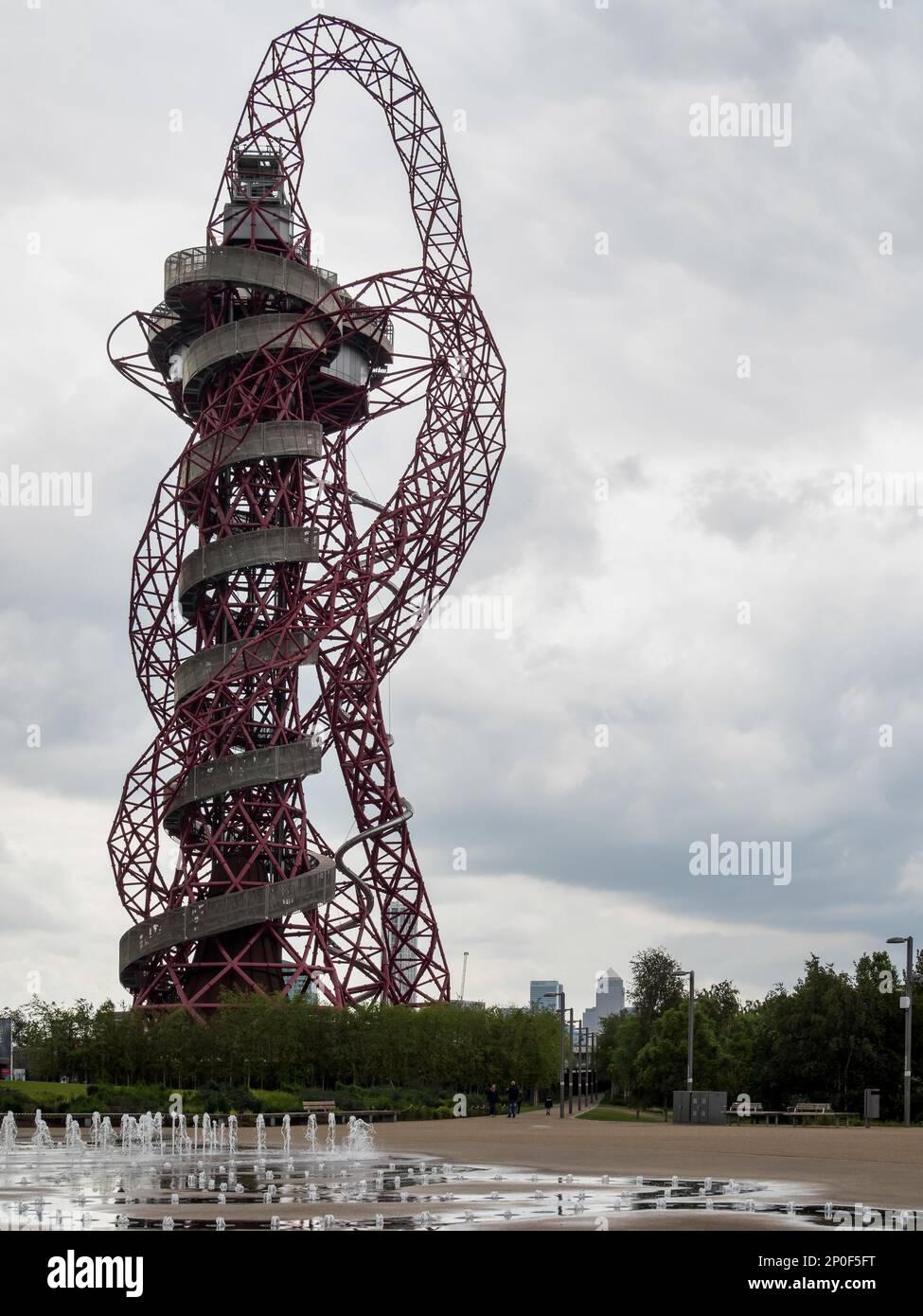 The ArcelorMittal Orbit Sculpture at the Queen Elizabeth Olympic Park ...