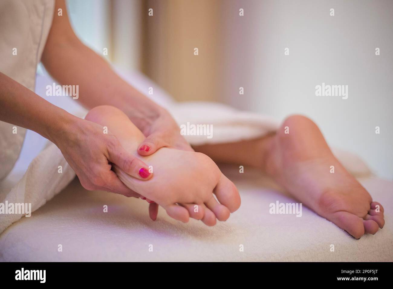 Masseur hi-res stock photography and images - Alamy