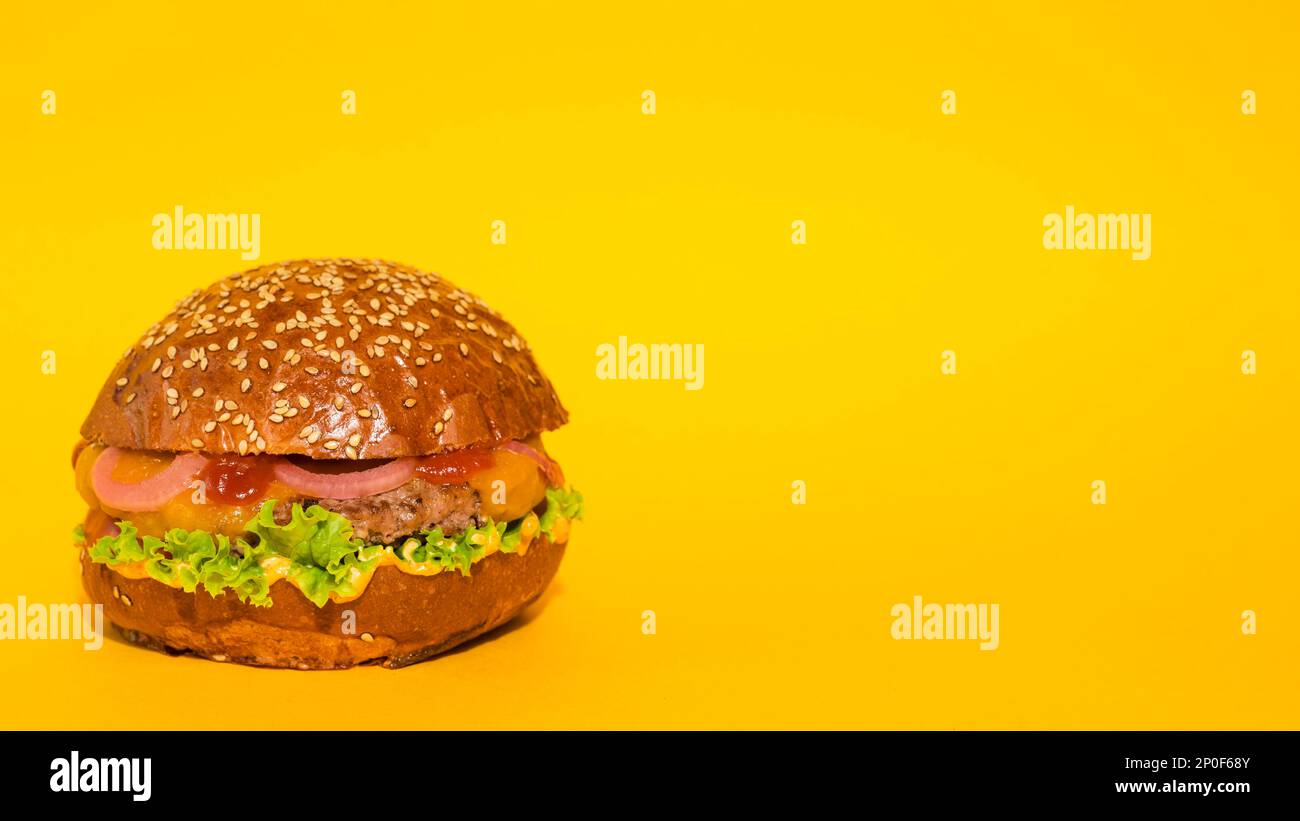 Classic beef burger hi-res stock photography and images - Alamy