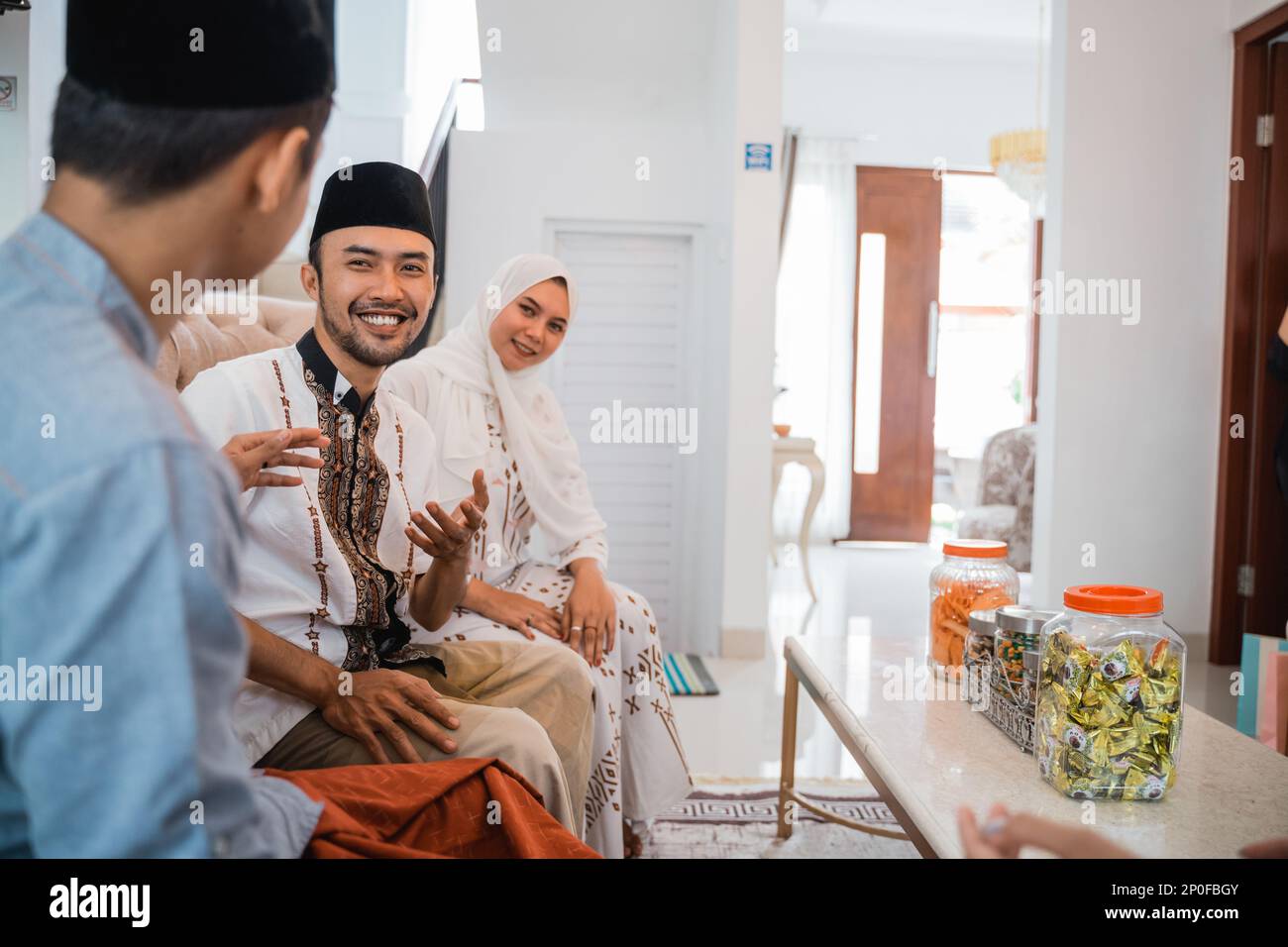 Muslim couples visit and chat with the host while sitting Stock Photo ...