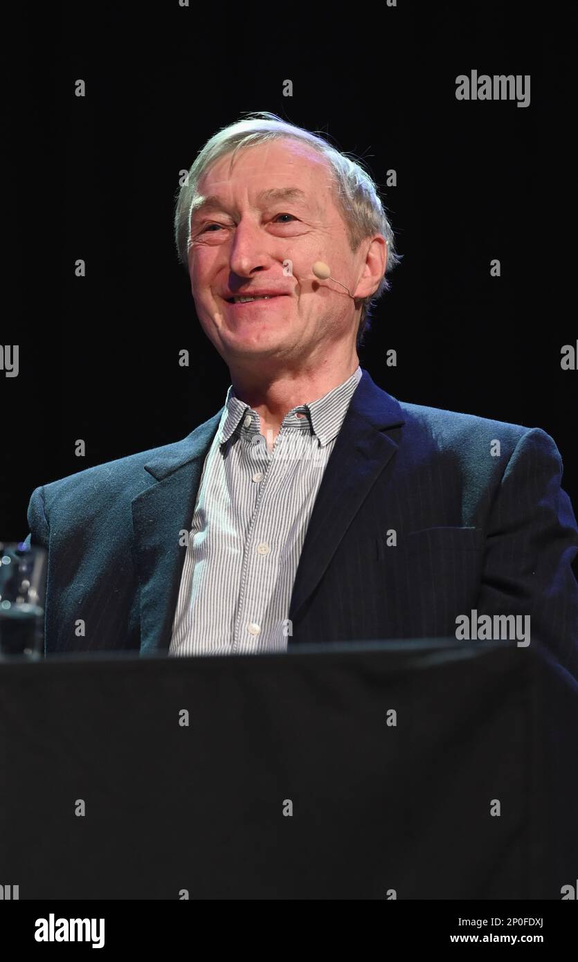 Julian barnes author hi-res stock photography and images - Alamy