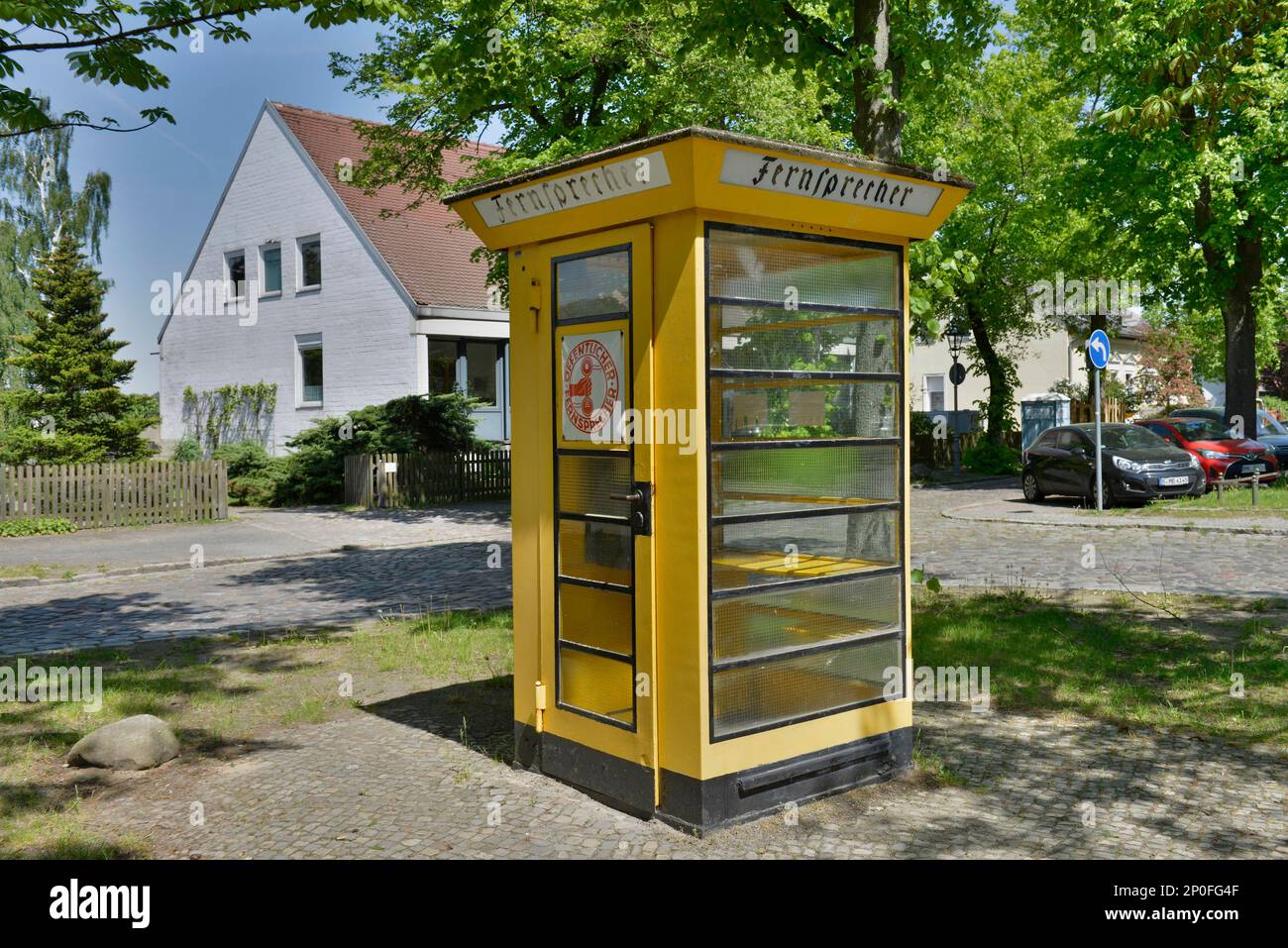 Telephone booth berlin hi-res stock photography and images - Alamy
