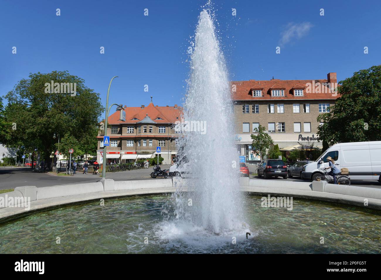 Fountain, Ludolfingerplatz, Frohnau, Reinickendorf, Berlin, Germany ...