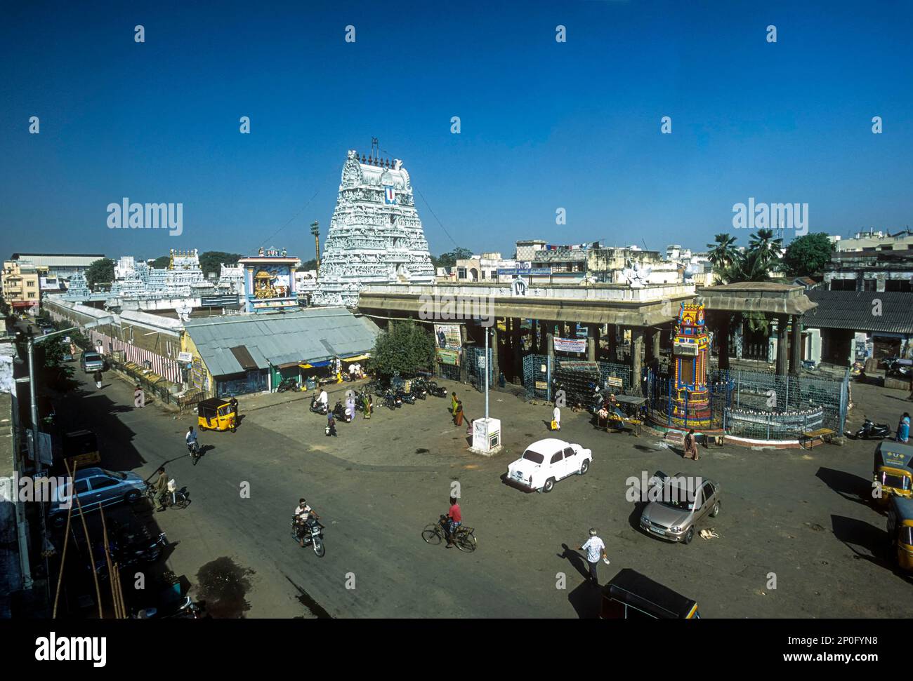 Parthasarathy temple with sacred tank at Thiruvallikeni Triplicane in ...