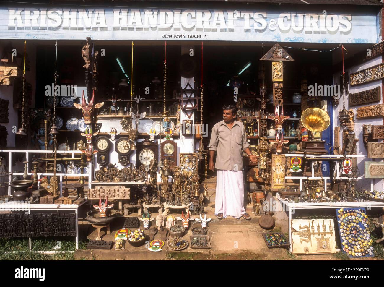 Antique store, Jewish quarter in Mattancherry, Fortkochi, Kerala, India ...