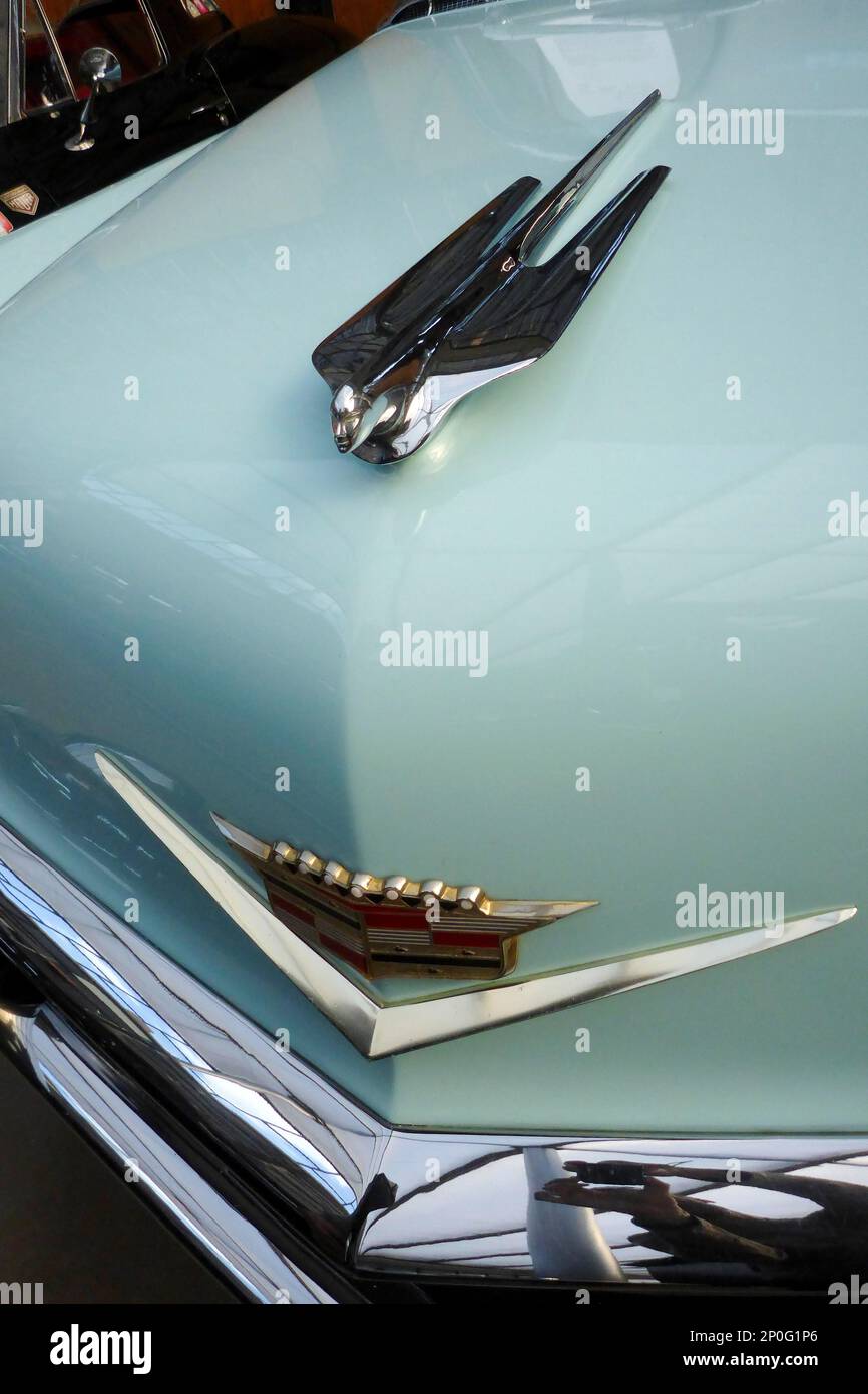 Car radiator mascot hi-res stock photography and images - Alamy