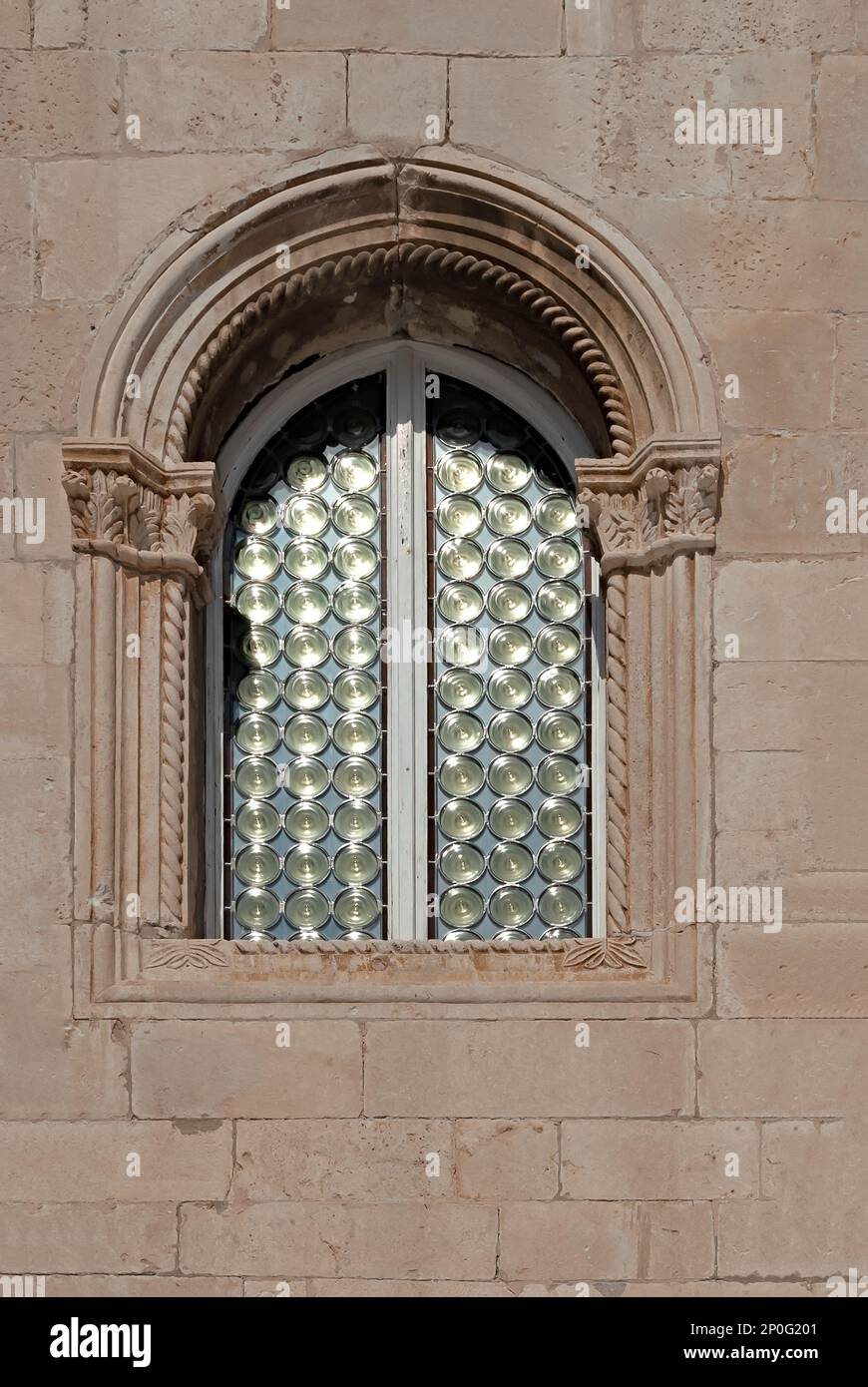 Ornate window dubrovnik croatia hi-res stock photography and images - Alamy