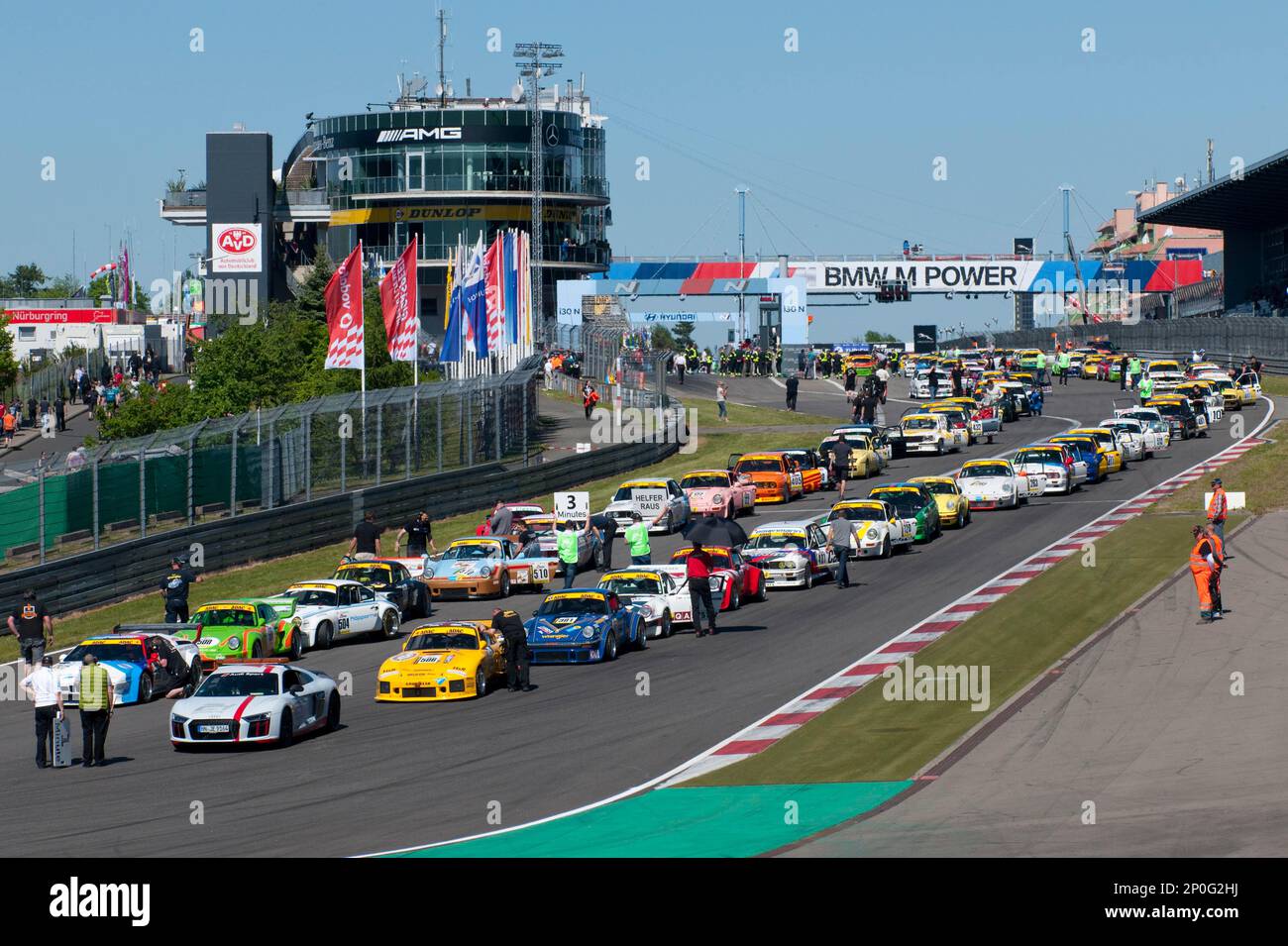 Three minutes to the start, helpers out, 3 minutes, Nuerburgring race ...