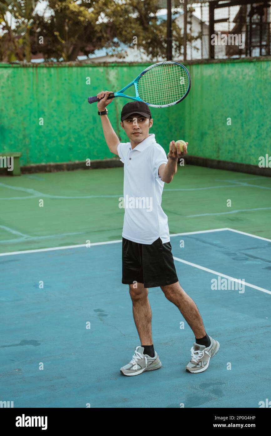 Preparing hit ball tennis player hi-res stock photography and images ...