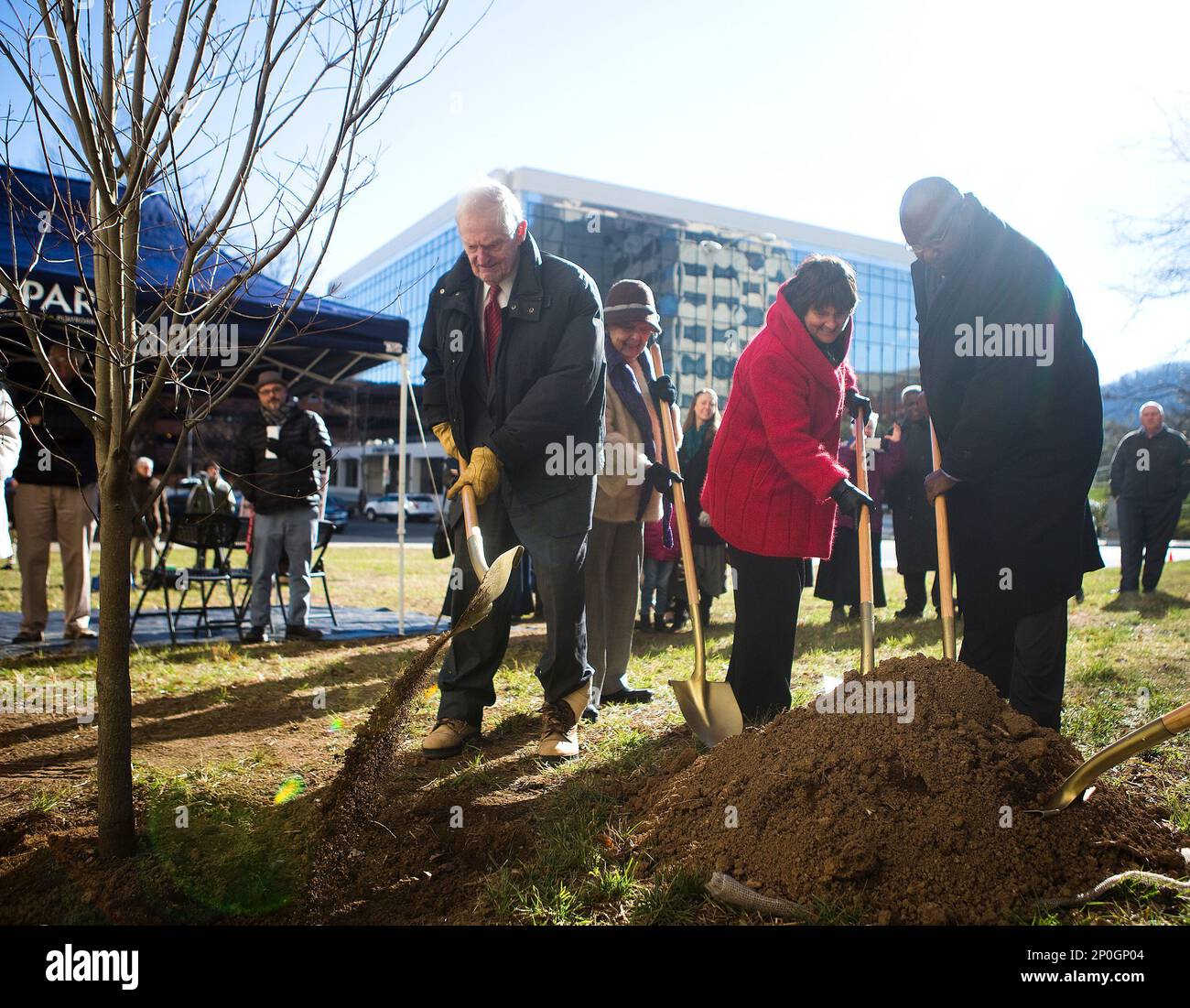 From left to right, former Virginia Gov. Linwood Holton, his wife ...