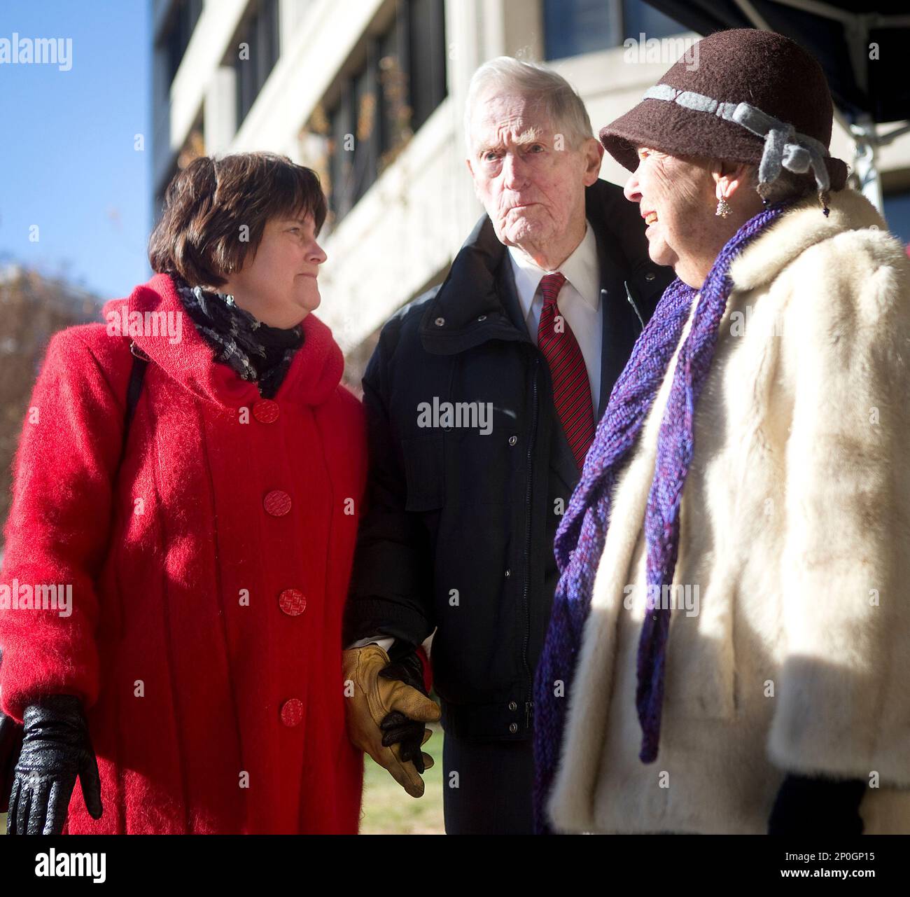 Former Virginia Gov. Linwood Holton, center, his wife Virginia "Jinks ...