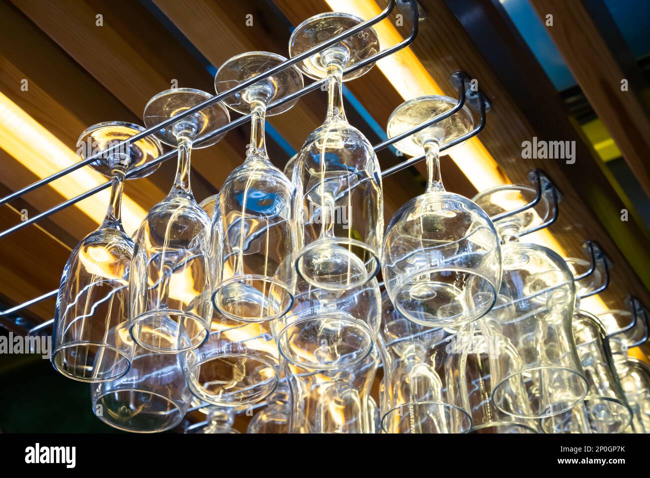 Row of champagne glasses hi-res stock photography and images - Alamy